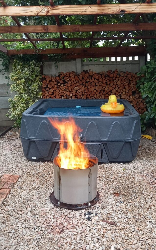 Lounger Wood-Fired Hot Tub - Wood-Fired Hot Tubs